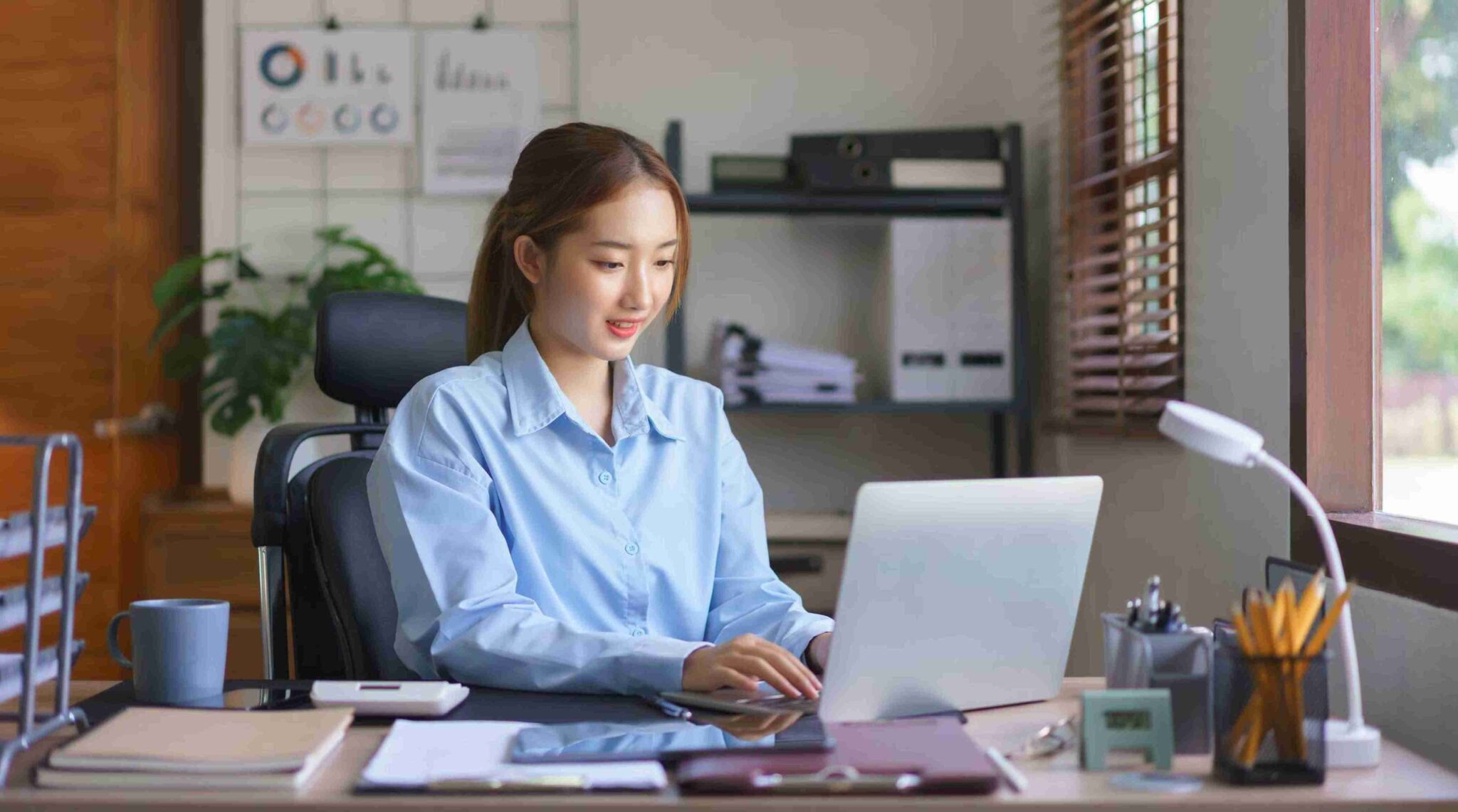 จัดโต๊ะทำงานตามหลักฮวงจุ้ยปี 2568 เพื่อเสริมความเจริญและโชคลาภ - CW Tower